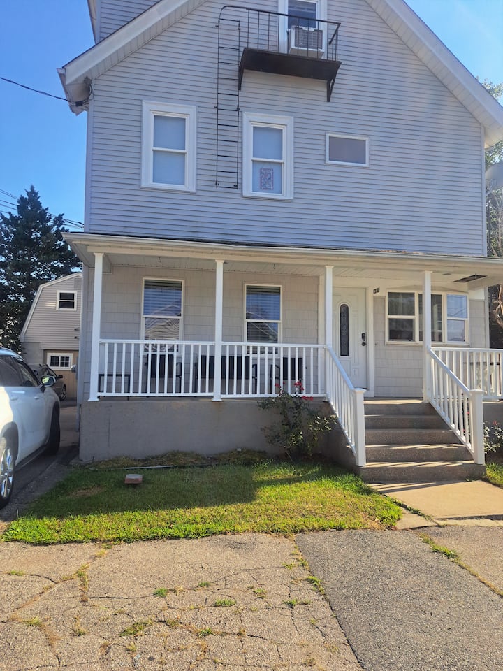 Casa Z 6br Duplex | 12 Guests | Near Gillette - Providence, RI