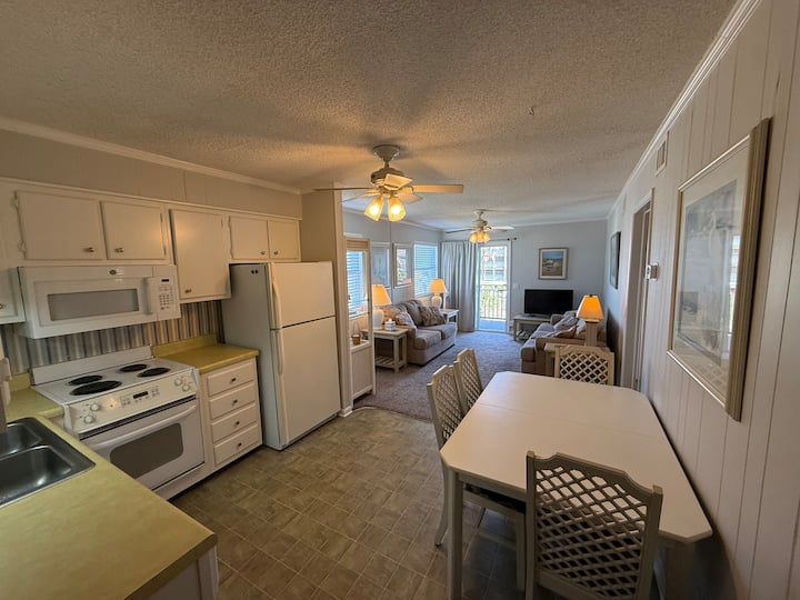 Family Condo Sleeps 6 In Garden City Beach! - Magnolia Beach, SC