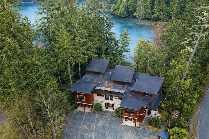Coastal Rainforest Haven By Wild Pacific Trail - Canada