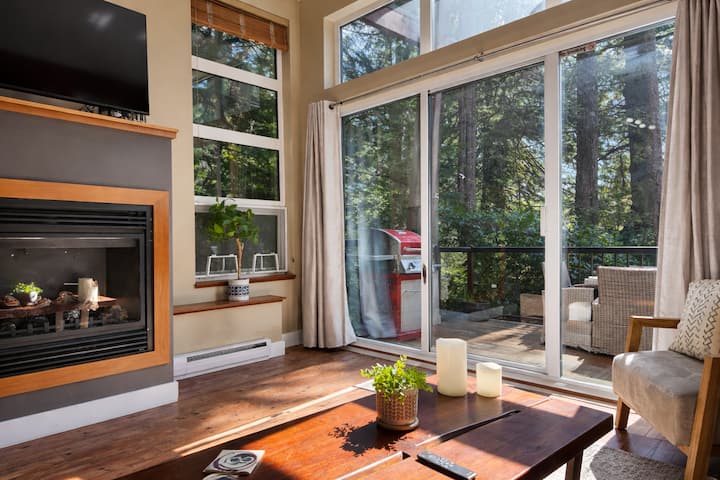Coastal Rainforest Haven By Wild Pacific Trail - Ucluelet