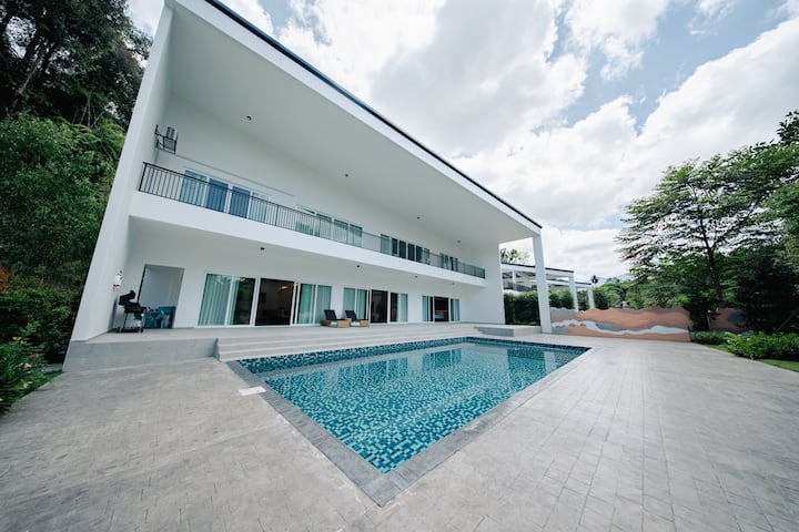 6 Bedroom Pool Villa - Bentong