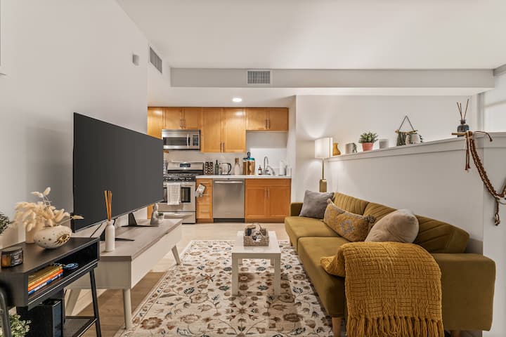 Santa Monica Studio With Parking - Santa Monica, CA