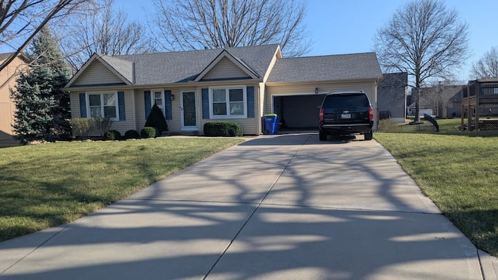 Homely Welcoming Place In Shawnee, Kansas. - Shawnee, KS
