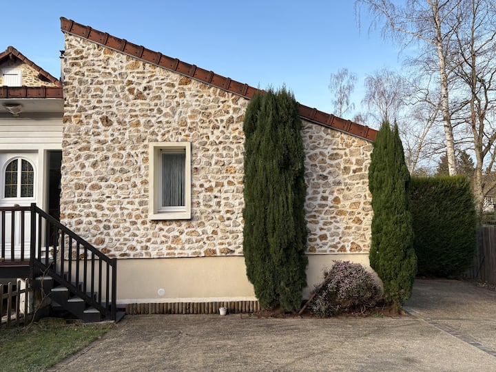 Studio Au Calme à Gif/ Yvette Stationnement Facile - Saint-Aubin