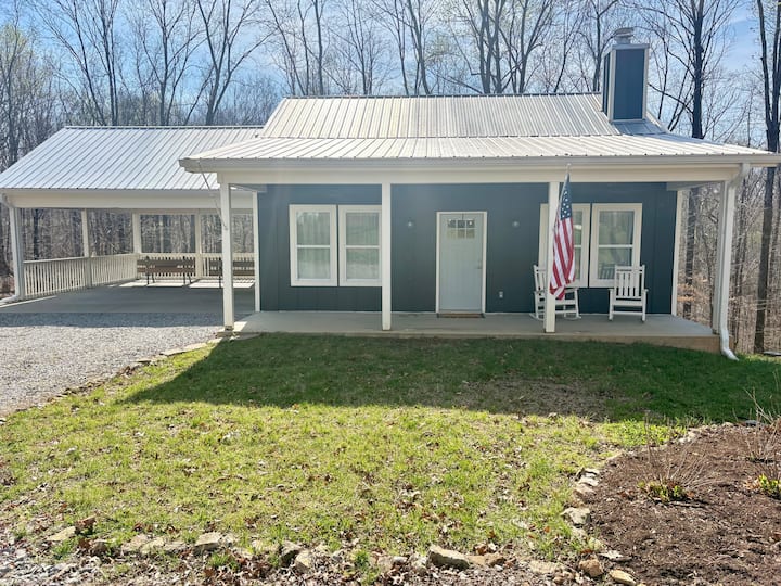 Quaint Cottage In Leiper’s Fork - Fairview, TN