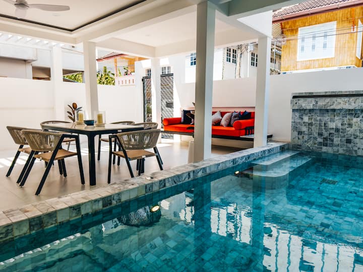 Newly Renovated Townhouse Steps From The Beach - Hua Hin