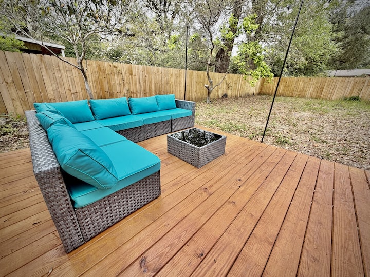 Patio Retreat • 10 Min Downtown • 20 Min Beach - Pensacola, FL