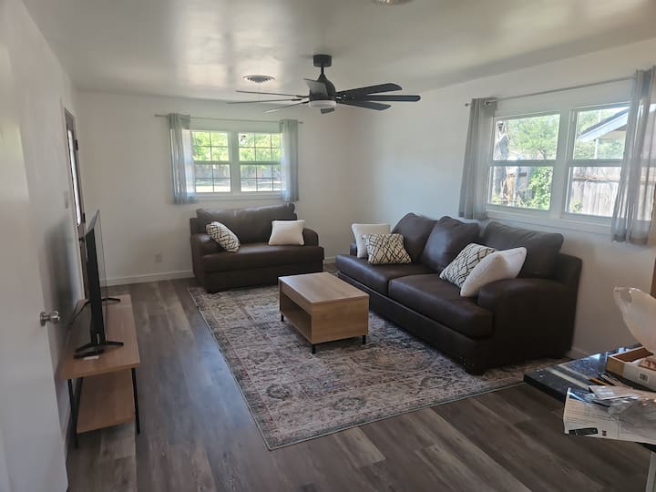 Modern Crew-ready 4bd/2ba | 1gb | Covered Parking - Abilene, TX