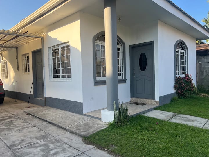 Casa De Playa Circuito Cerrado, Puerto Cortes. - Omoa