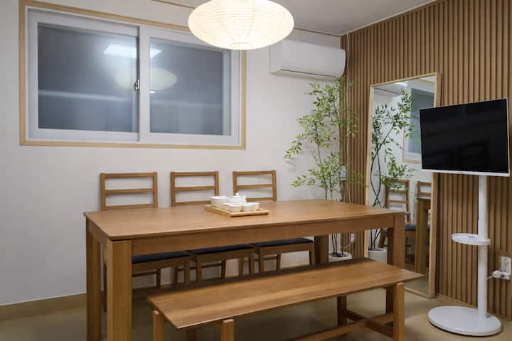 [50% Dc] New 이태원 6인 숙소/퀸 침대 3개/이태원,명동,홍대,성수/올리모델링 - Seoul