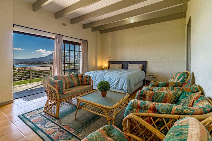 Bobbejaan Kloof Ocean View Suites Family Room - Grabouw
