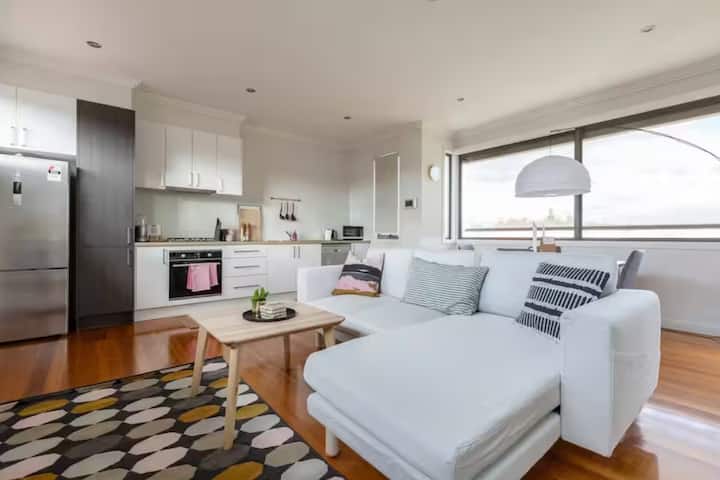 Primrose: Chic Mid-century Style In Brunswick - Australia