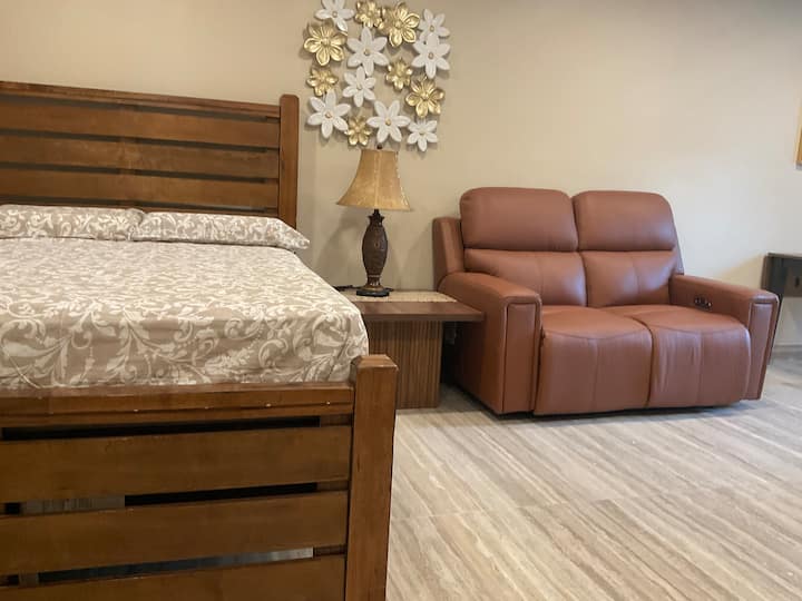 Private Entrance Full Kitchen 1b1b In Half Acre - Las Vegas
