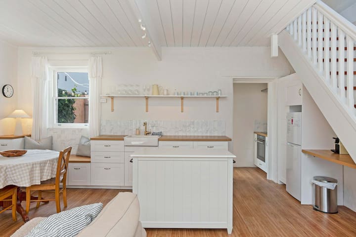 The Coach House, Esplanade Cottage, Dog Friendly - Victor Harbor