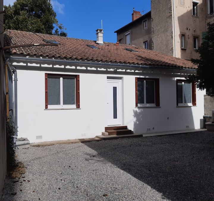 Maison Avec Jardin-cour-parking En Ville. - Millau