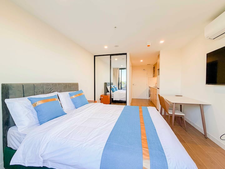 Auburn Studio Apartment-$100 Refundable Deposit - Auburn