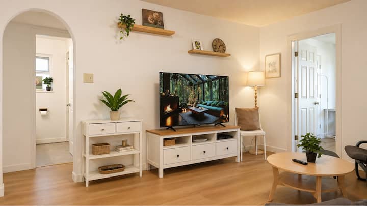 Comfy 3 Beds | 5-min Walk To Skytrain | 20-min Dt - Vancouver