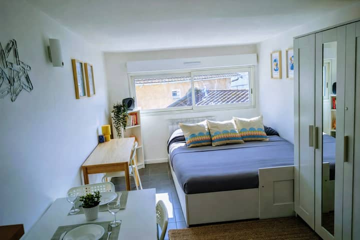 Studio Cosy Avec Parking Privé – ÉCully - Écully