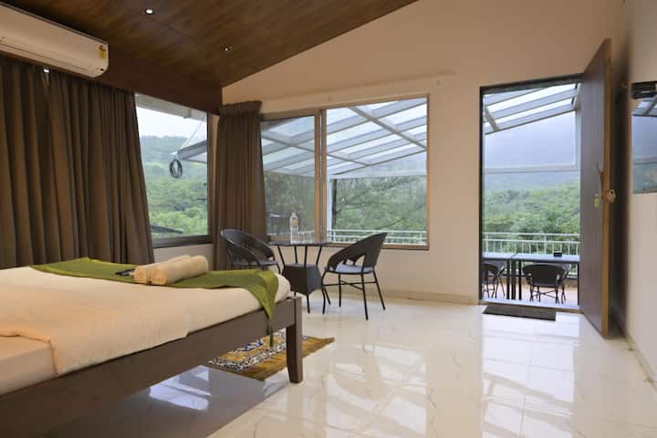 Room With Private Terrace With Breaking View - Lavasa