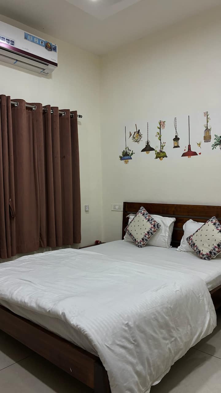 Ivory Stay|couple Friendly 2bhk| Balcony|city View - Aurangabad