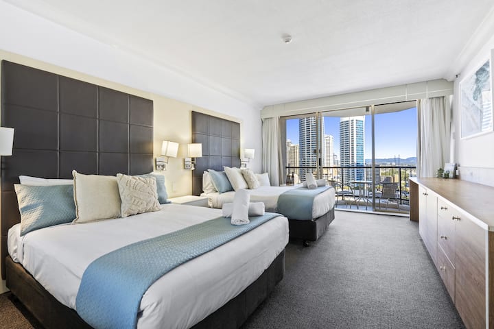 Twin Rental Unit Ocean View In Surfers Paradise - Gold Coast