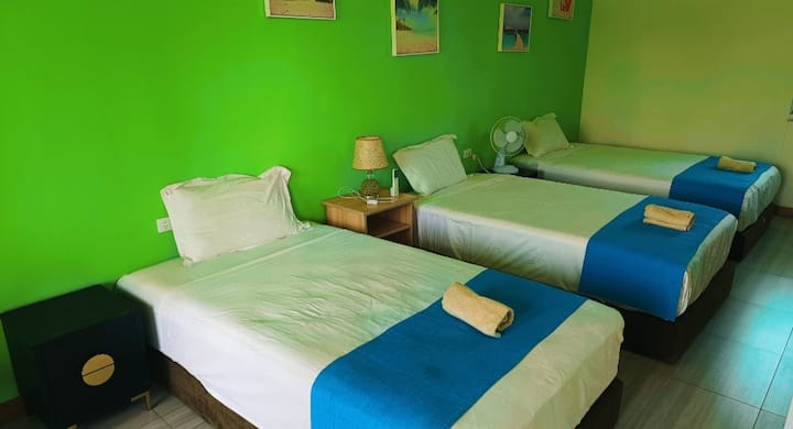 Shared Dorm Room With One Single Beds - Nadi
