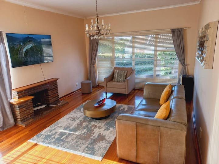 Spacious 3-bedroom Home With Pool - Port Elizabeth