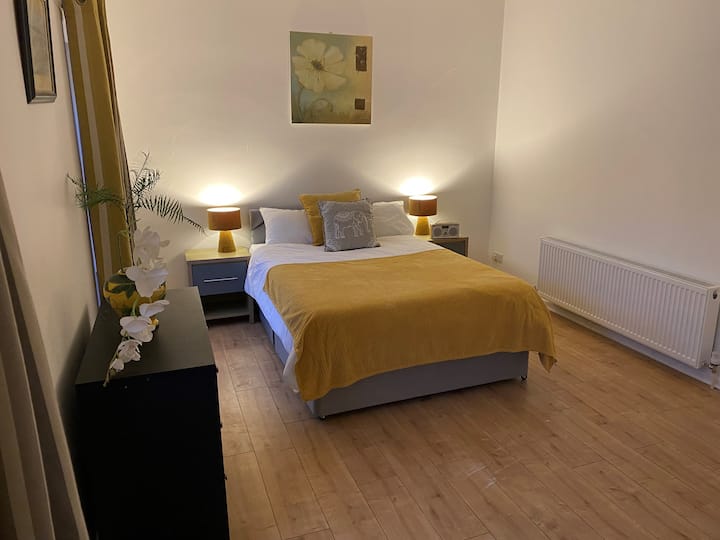 3 Double Bed Town House With Free Parking - Derry
