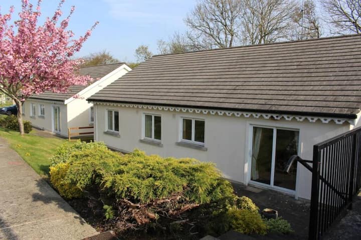 Sunny Bungalow - Gorey