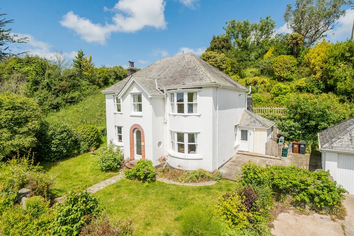 Spacious Detached Countryside Home That Sleeps 11 - Kingsbridge