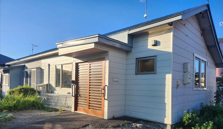 Work＆stay 北海道 登別観光に最適。中型車無料駐車場 有 小さな貸切宿【Chihouse】 - Noboribetsu