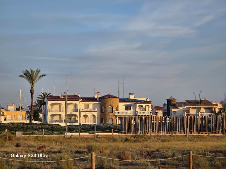 Apartment 1, Direkt Am Strand, Wlan, Klimaanlage - Empuriabrava