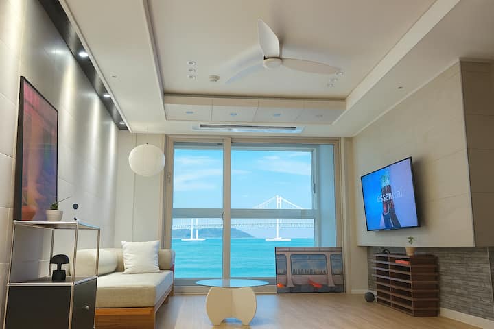 Bamin Stay #광안리해변 #광안대교 정면뷰 #24평 아파트 #파노라마 오션뷰 - Busan