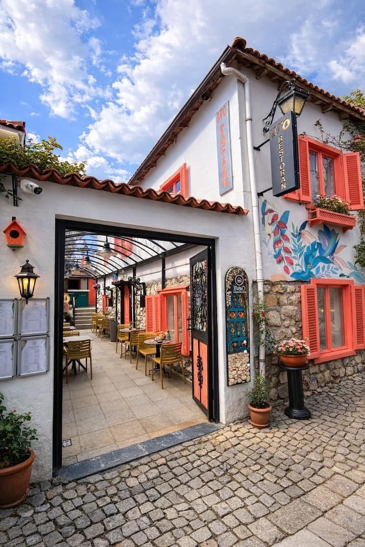 Ege'nin Tam Kalbinde, Tarih İçInde,ev Sıcaklığında - Sığacık