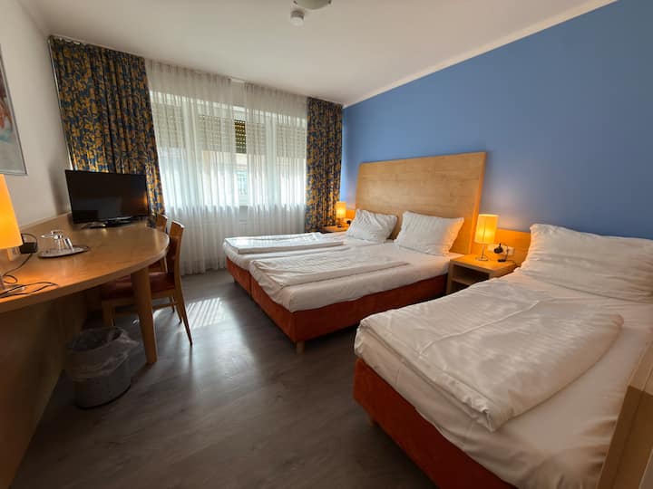 Hotel Wallis München - Dreibettzimmer Standard - München