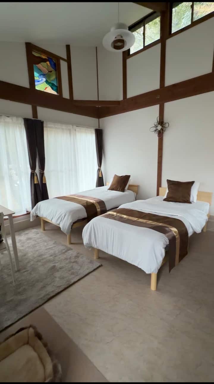 森のコテージです。敷地内に3箇所コテージ、レストランがあります。わんちゃんとご宿泊はご相談下さい - Kurume