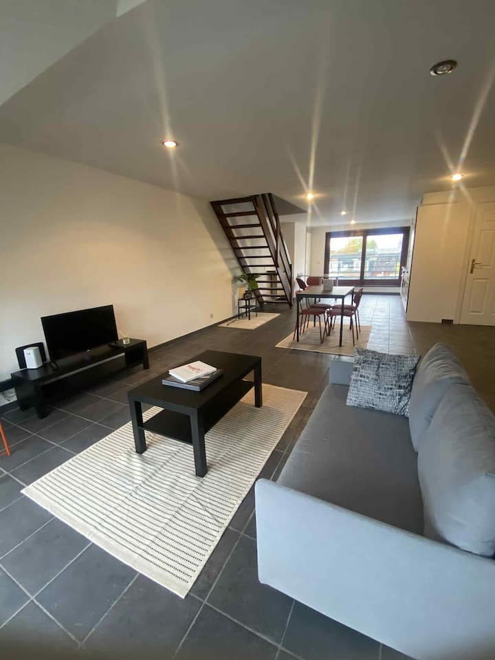 Mooie Gerenoveerde Duplex Op Top Locatie In Mol - Dessel