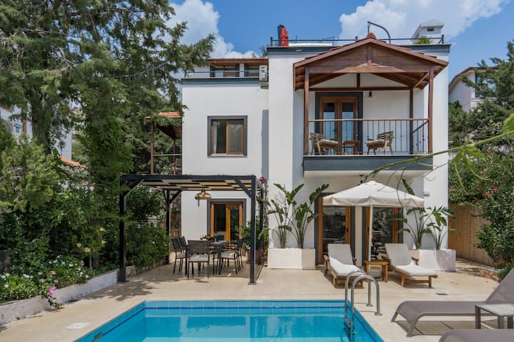 Kalkan Merkezde ÖZel Havuzlu Ve Jakuzili Villa - Kalkan