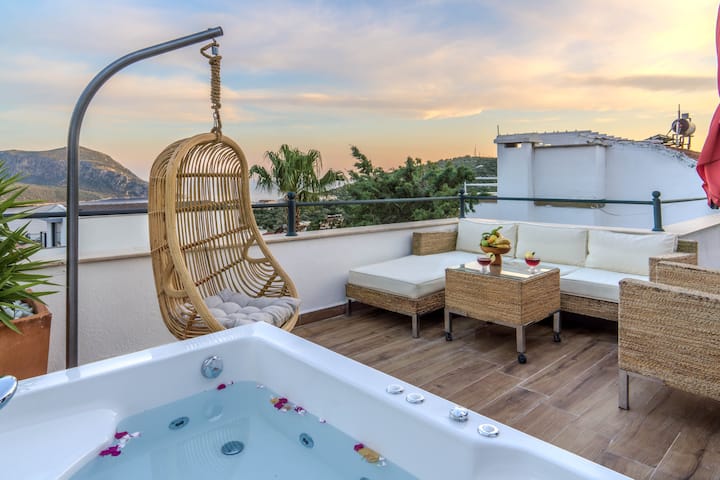 Luxury Villa In Kalkan Center W/pool&jacuzzi - Kalkan
