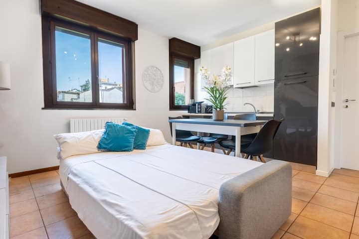 Crespi's Apartment Near Mxp & Milano - (4 Guests) - Legnano