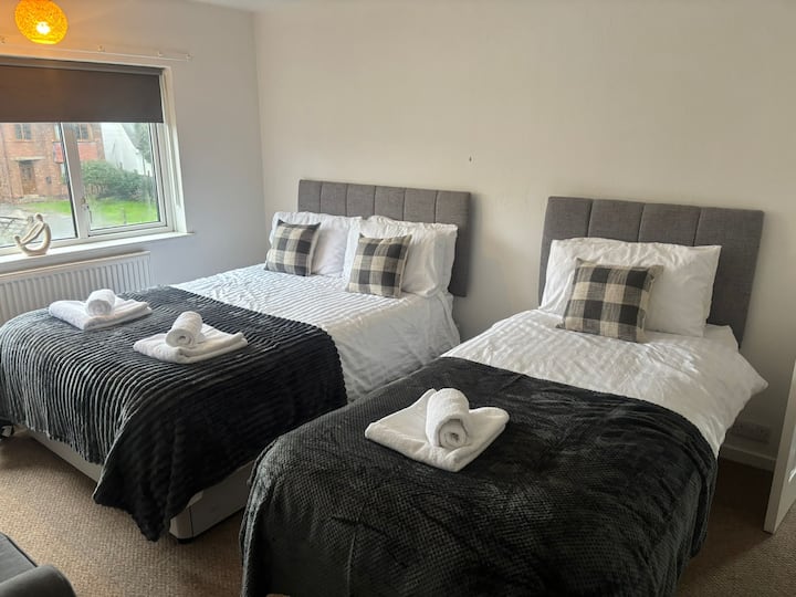 Modern 4br House| Free Parking| Near Ema & M1 - Loughborough
