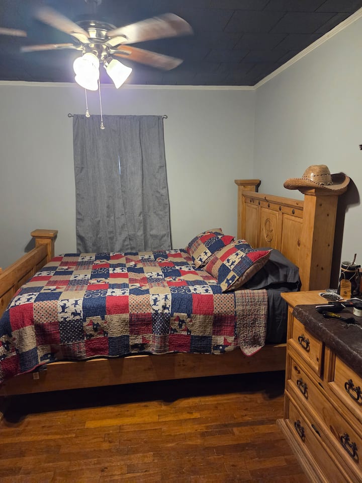 Lazy Daisy Duplex - Fredonia, KS