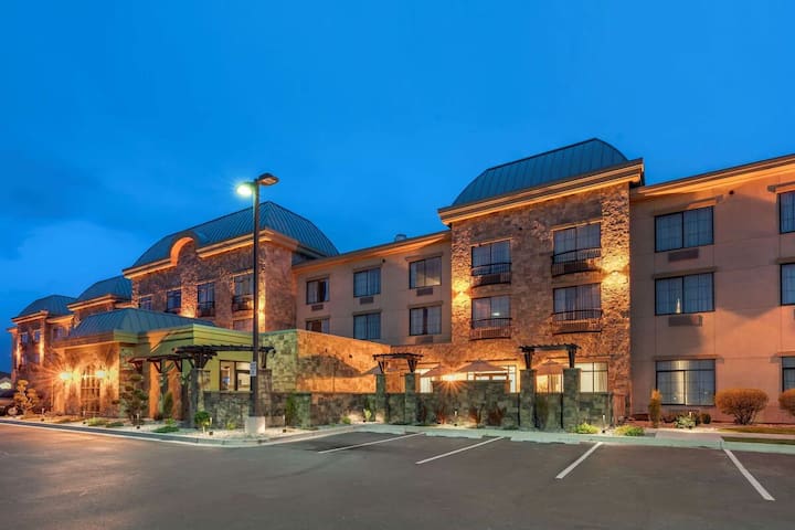 Tri‑cities 2 Queen Room W/ Breakfast, Gym & Pool - Pasco, WA
