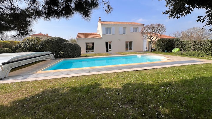 Maison Avec Piscine De 10 Couchages - Jard-sur-Mer