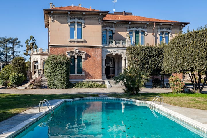 Villa Liberty A Parabiago Con Piscina - Saronno