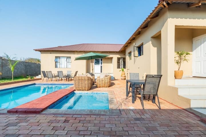 Big Family Getaway: 7br With A Pool In Vic Falls - Victoria Falls