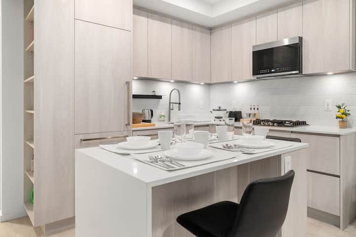 1 Min To Skytrain | Sleeps 4 | Parking | Quiet - Burnaby