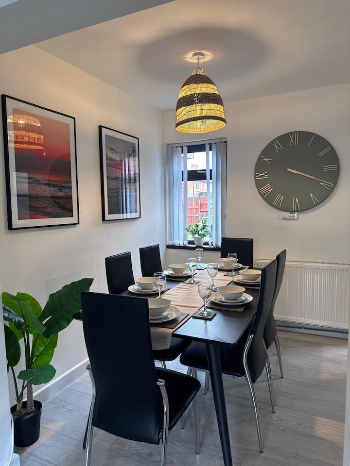 Charming 2-bed Home ·Parking · Near Windsor Park - Belfast