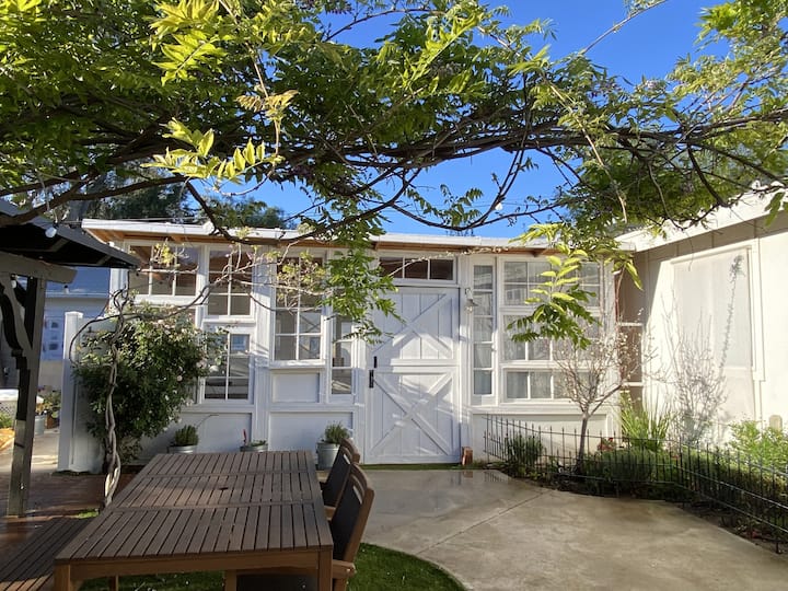 Fun Farmhouse With Greenhouse - Simi Valley, CA