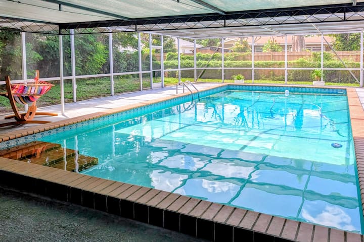 Legoland & Lakes Pool Home W/ Private Suite - Winter Haven